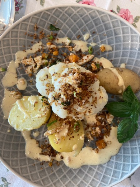 Gepimpter Blumenkohl orientalische Art mit Butterbröseln, Ei und Tahin ...