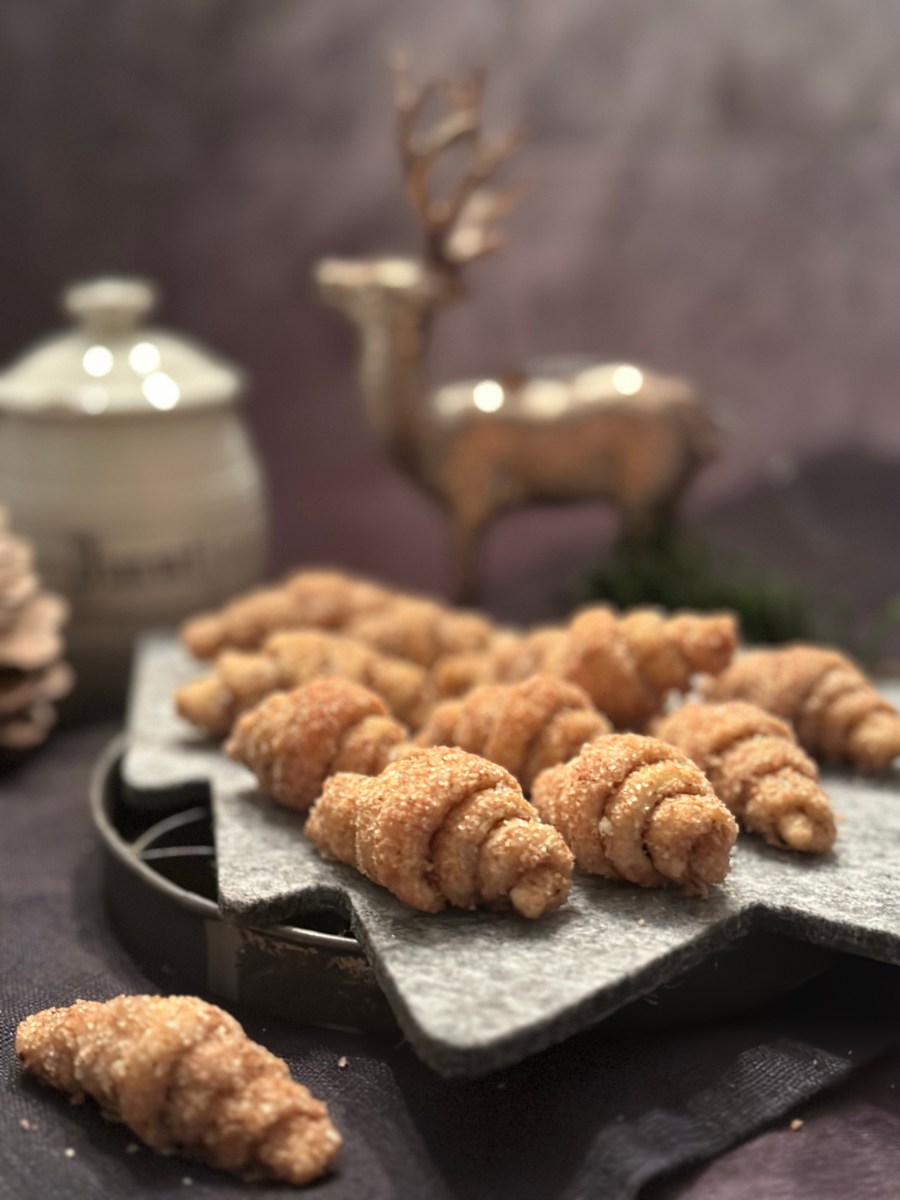 Haselnuß-Zimt-Kipferl – Das große Carolinarikum